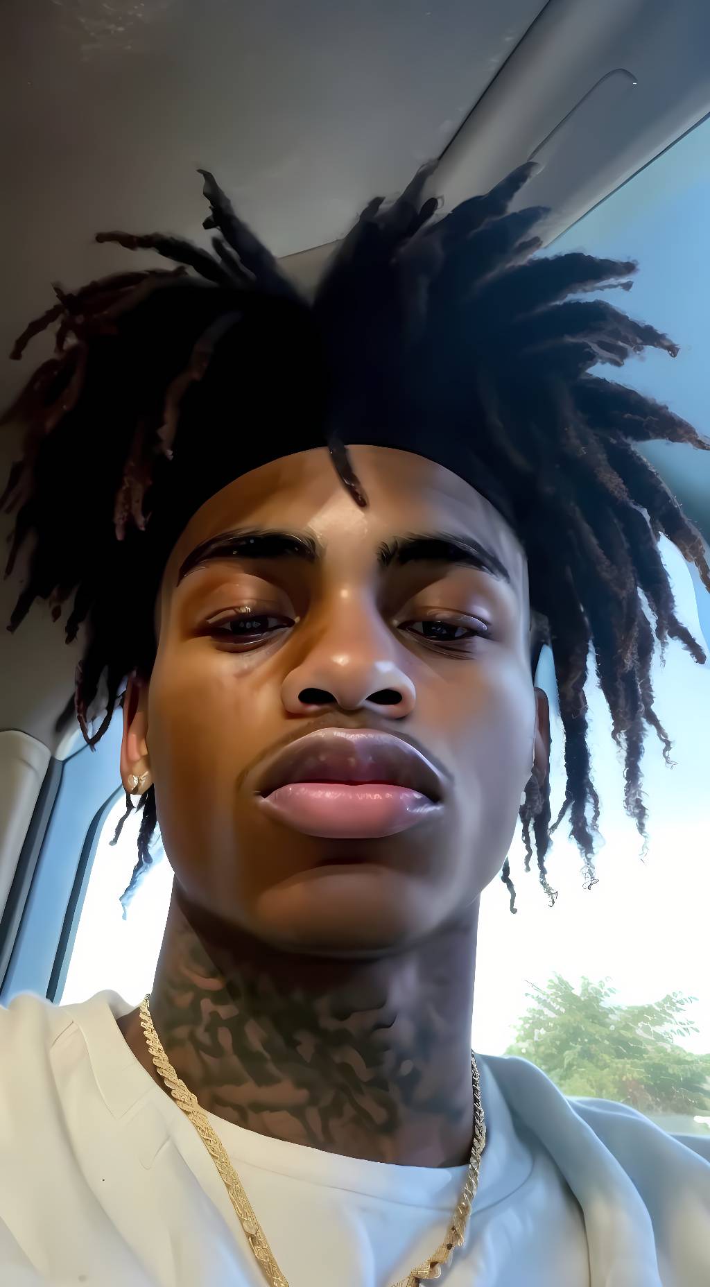 Chat with stank boy - Enjoy Free AI Character Voice Chat | Talkie AI