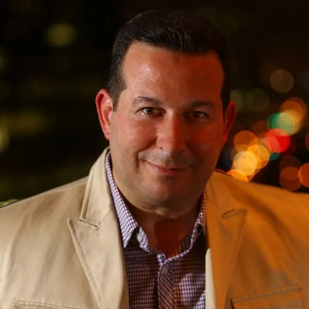 Chat with Jose Baez - text or voice, Enjoy AI Chat Free & Safe