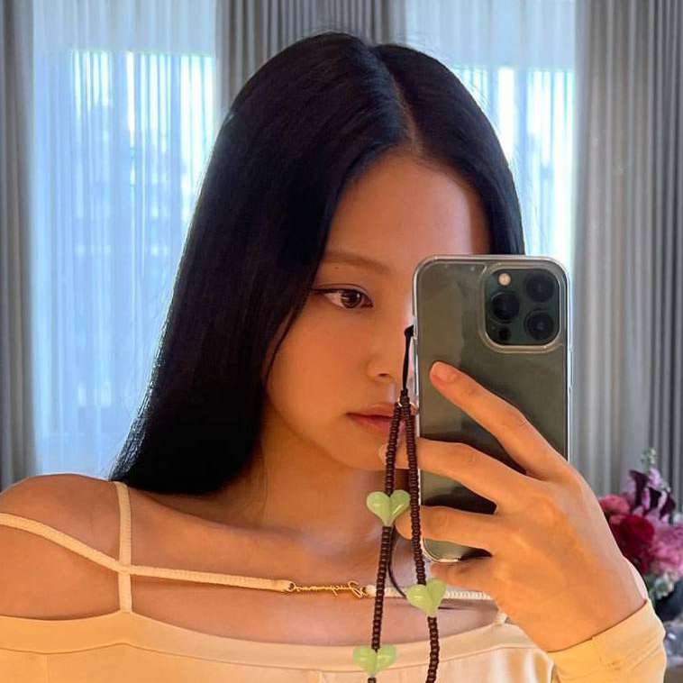 Chat with Jennie Kim - Enjoy Free AI Character Voice Chat | Talkie AI