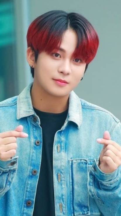 Chat with jungho - Enjoy Free AI Character Voice Chat | Talkie AI