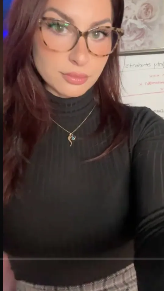 Chat with Ms. Hailey - text or voice, Enjoy AI Chat Free & Safe