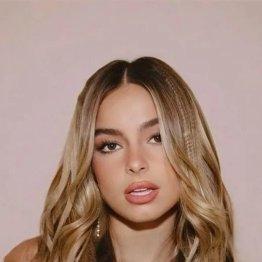 Chat with Addison Rae - text or voice, Enjoy AI Chat Free & Safe