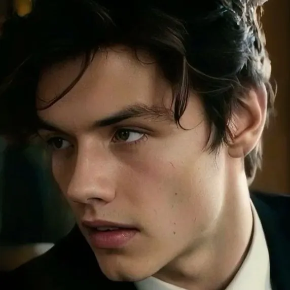 Chat with Louis Partridge - text or voice, Enjoy AI Chat Free & Safe