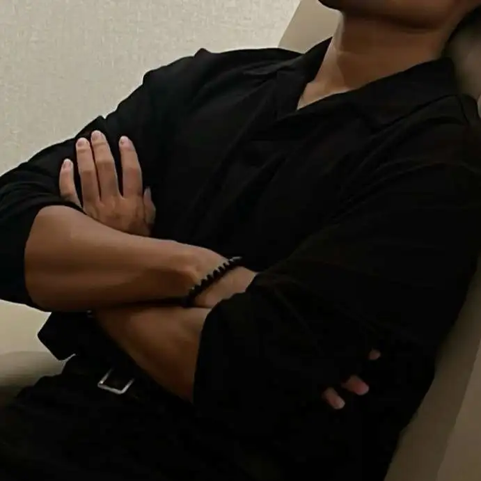 Chat with Daniel Lenore: He - text or voice, Enjoy AI Chat Free & Safe