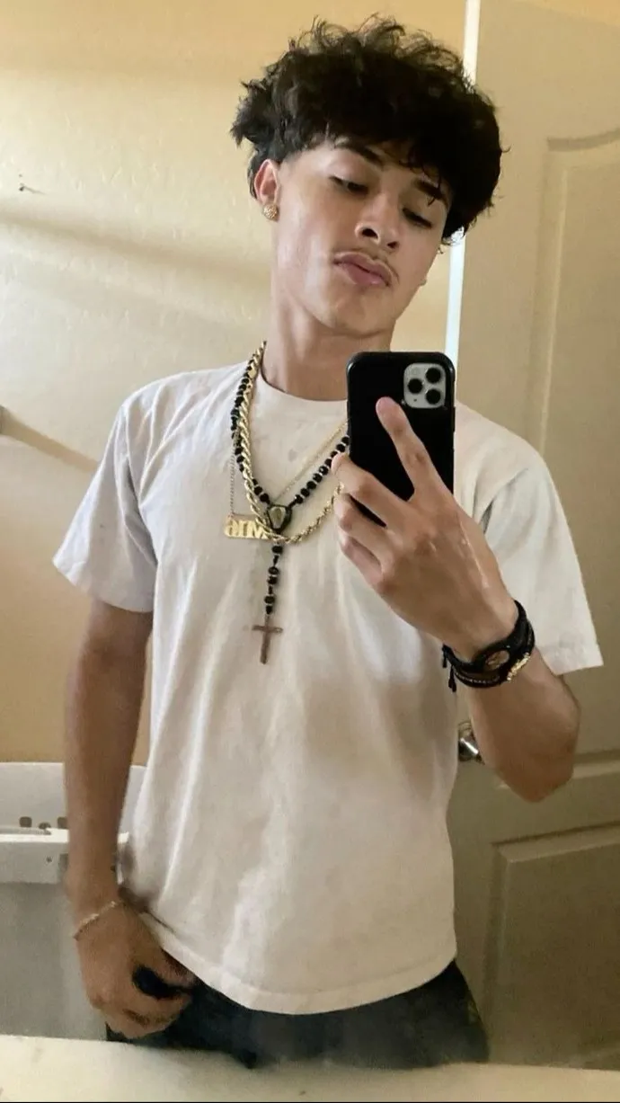 Chat with Alex chino - text or voice, Enjoy AI Chat Free & Safe