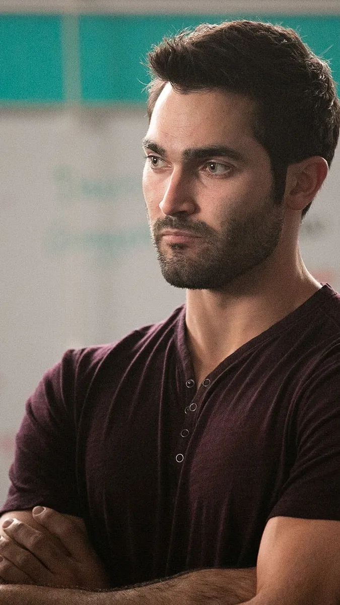 Chat with Derek Hale - text or voice, Enjoy AI Chat Free & Safe