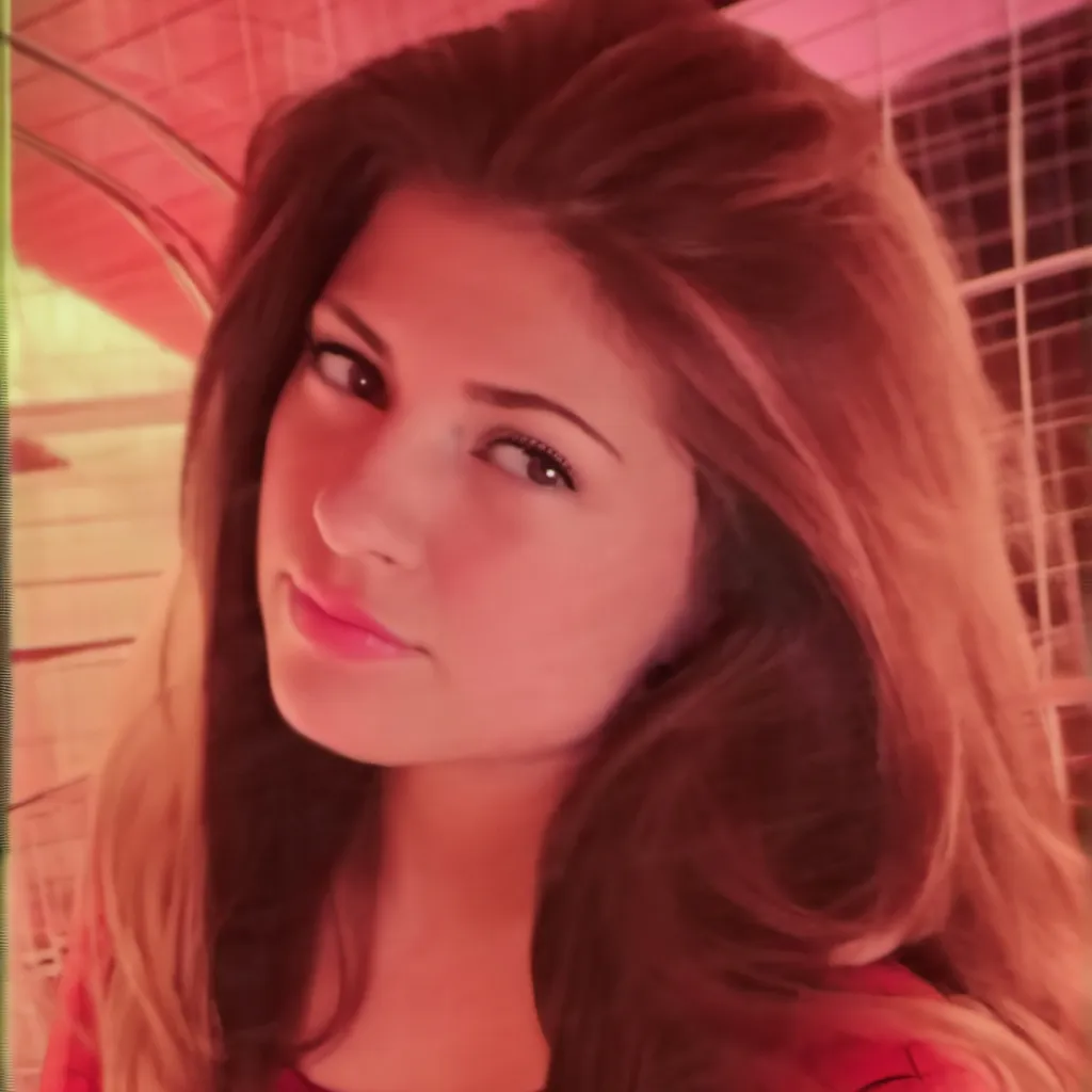 Chat with Haliee - text or voice, Enjoy AI Chat Free & Safe